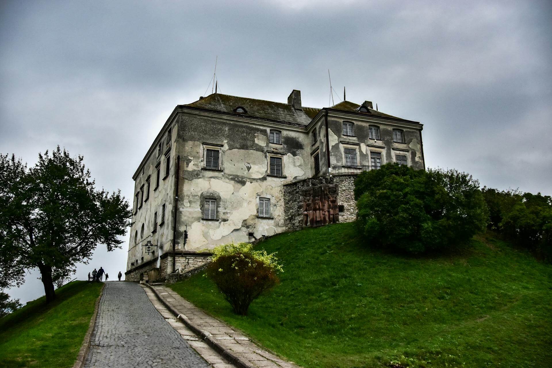 Would You Dare Stay in These 10 Most Haunted Hotels in England - Ghost ...
